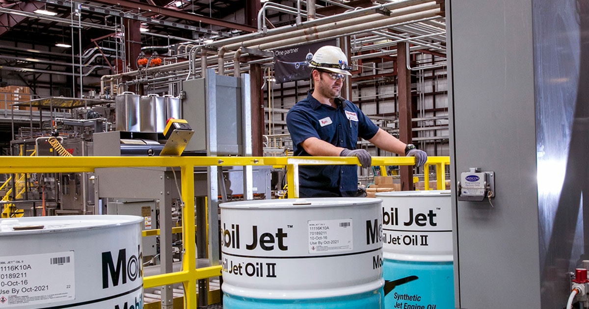 Aviation fuels & lubricants product integrity | ExxonMobil Aviation
