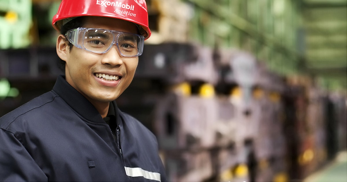 Engineering services for inspection and maintenance | ExxonMobil aviation